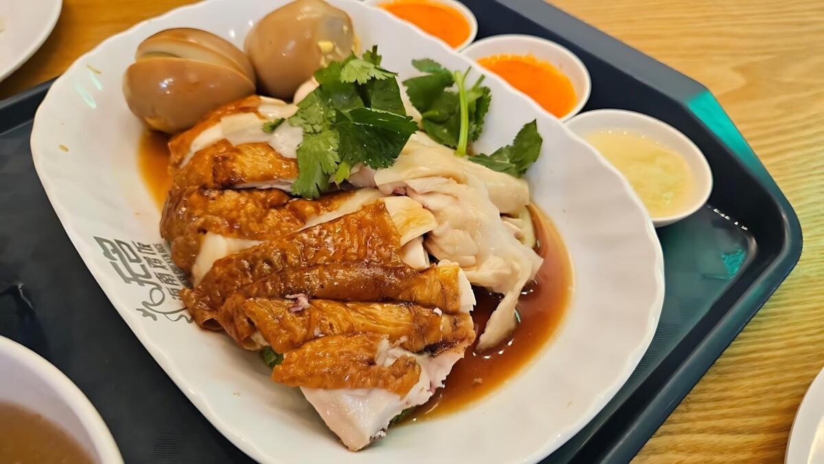 Explore Singapore's Hainanese Chicken Rice!